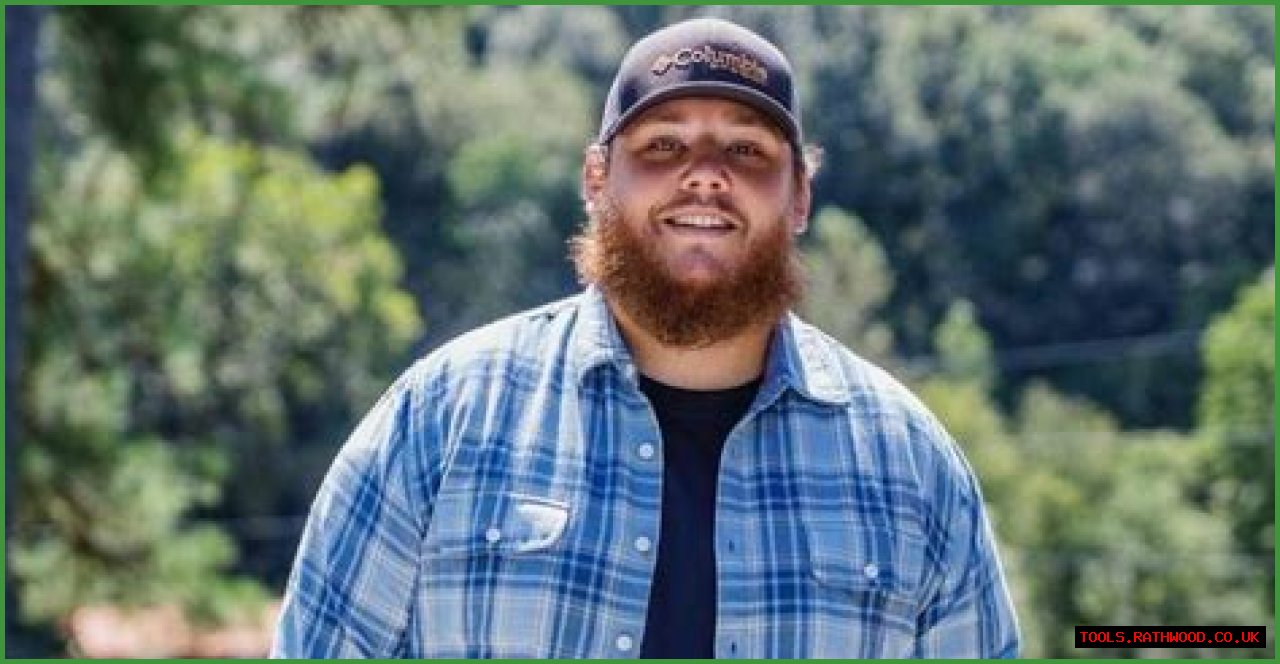 Luke Combs Height, Weight, Body Measurements, Shoe Size